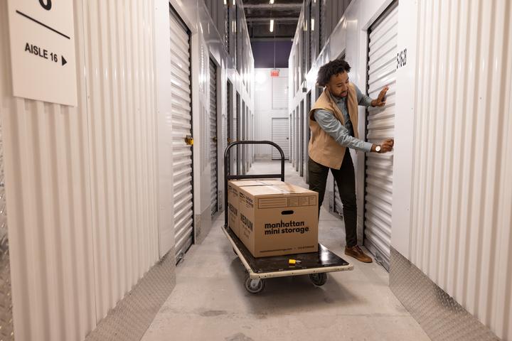 Manhattan Mini Storage® East New York | 41 E 21st St New York, NY 10010
