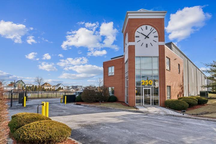 Manhattan Mini Storage® | Storage Units in NYC, Brooklyn, and Queens